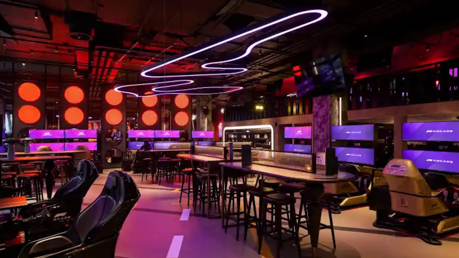 Sixes Social Cricket London Bridge | Attractions Near Me